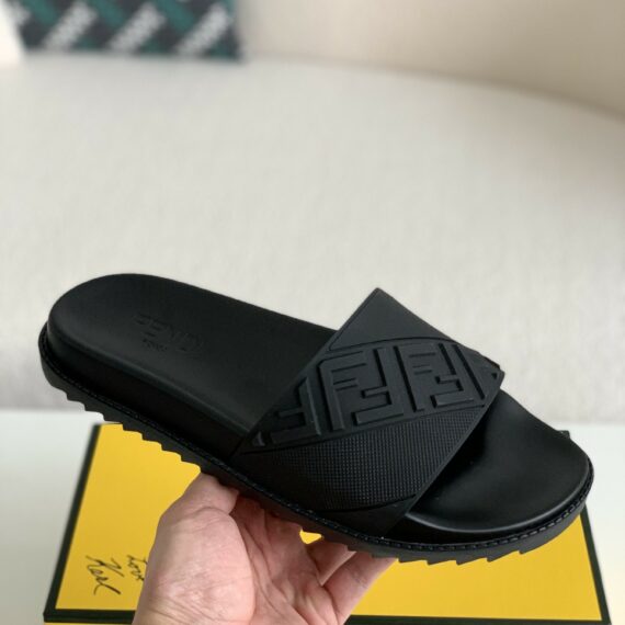Fendi slippers – KIRBY